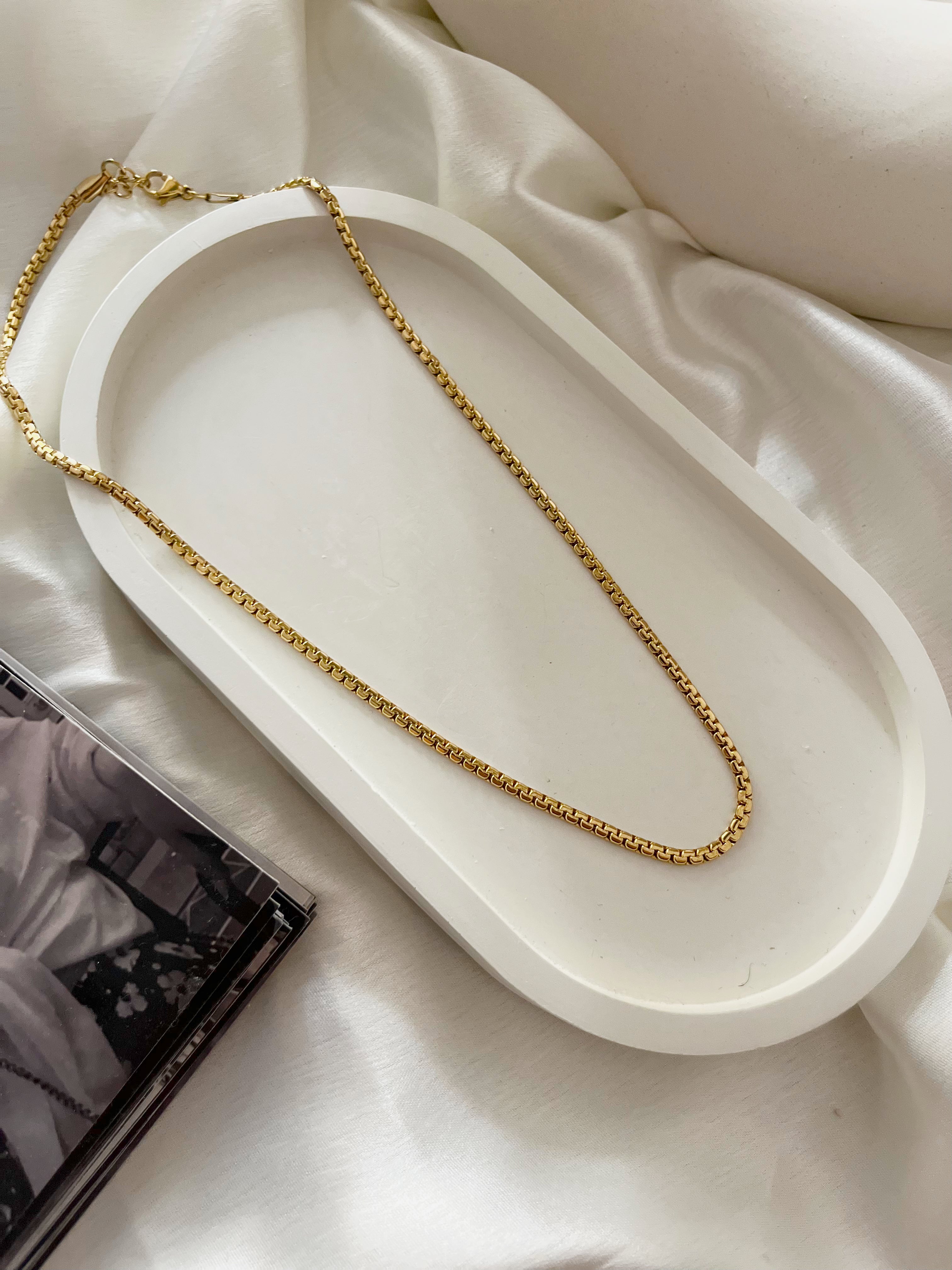 Ethereal Gold Necklace – BOUTU